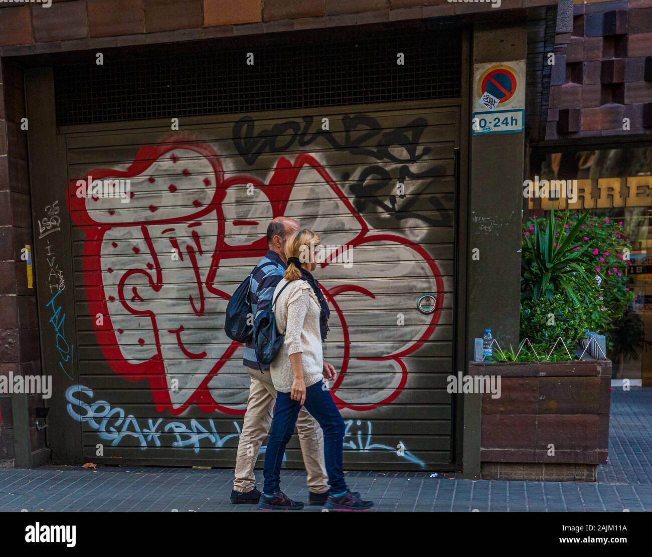 Couple Past Graffiti Stock Photo - Alamy
