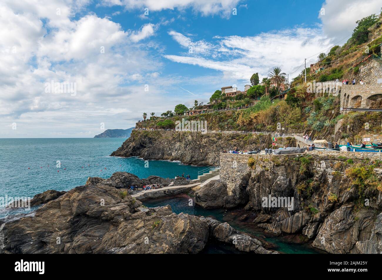 Cinque terre shore rocks hi-res stock photography and images - Alamy