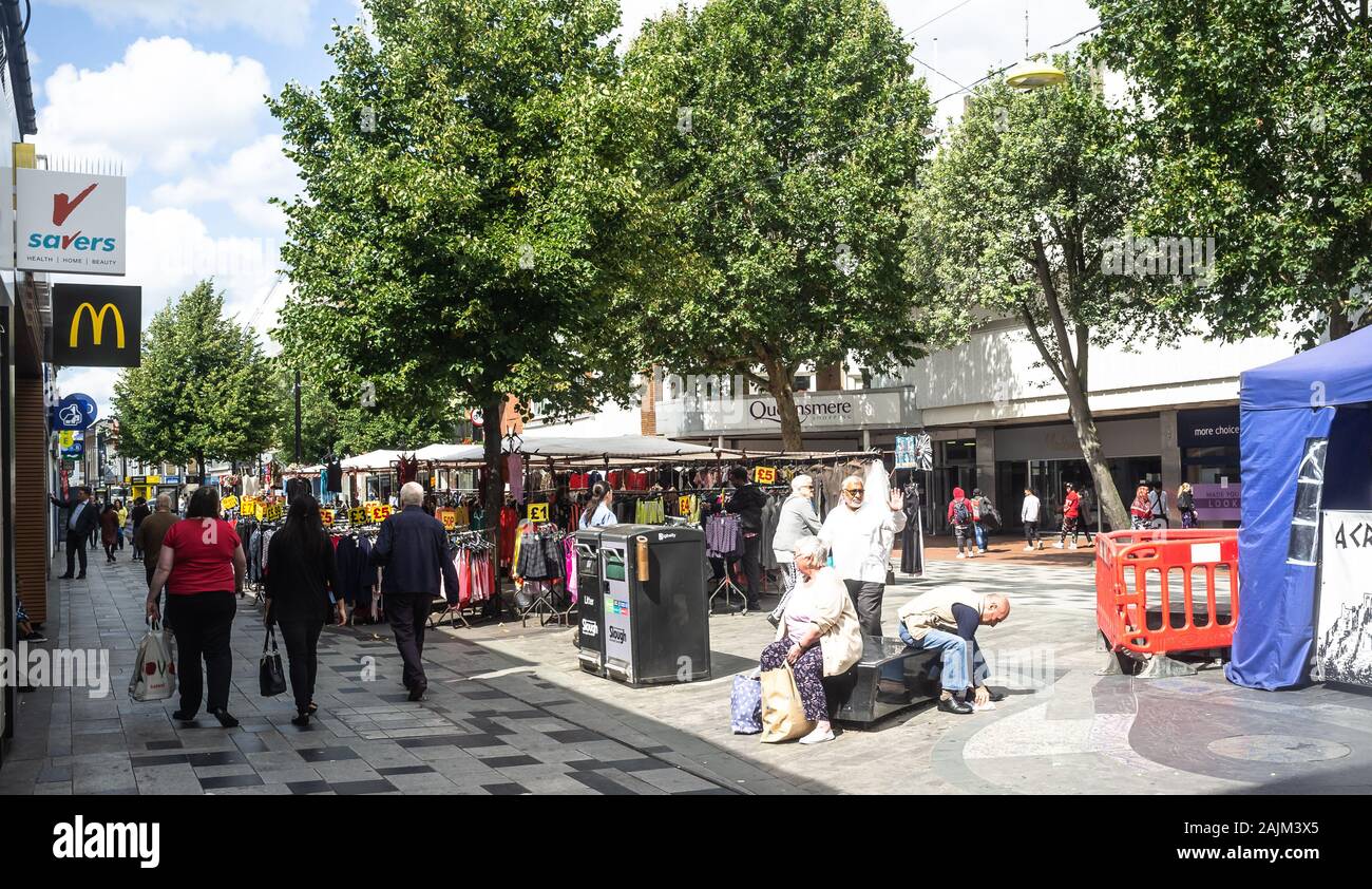 Slough city centre: central and pedestrianised shopping precinct, with ...