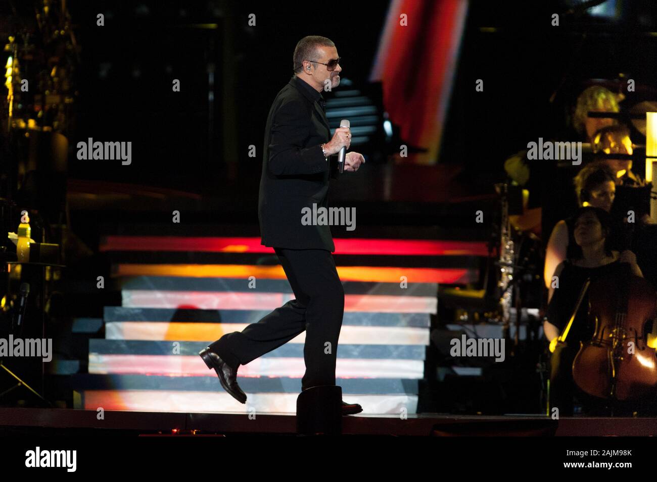George Michael Symphonica High Resolution Stock Photography and Images ...
