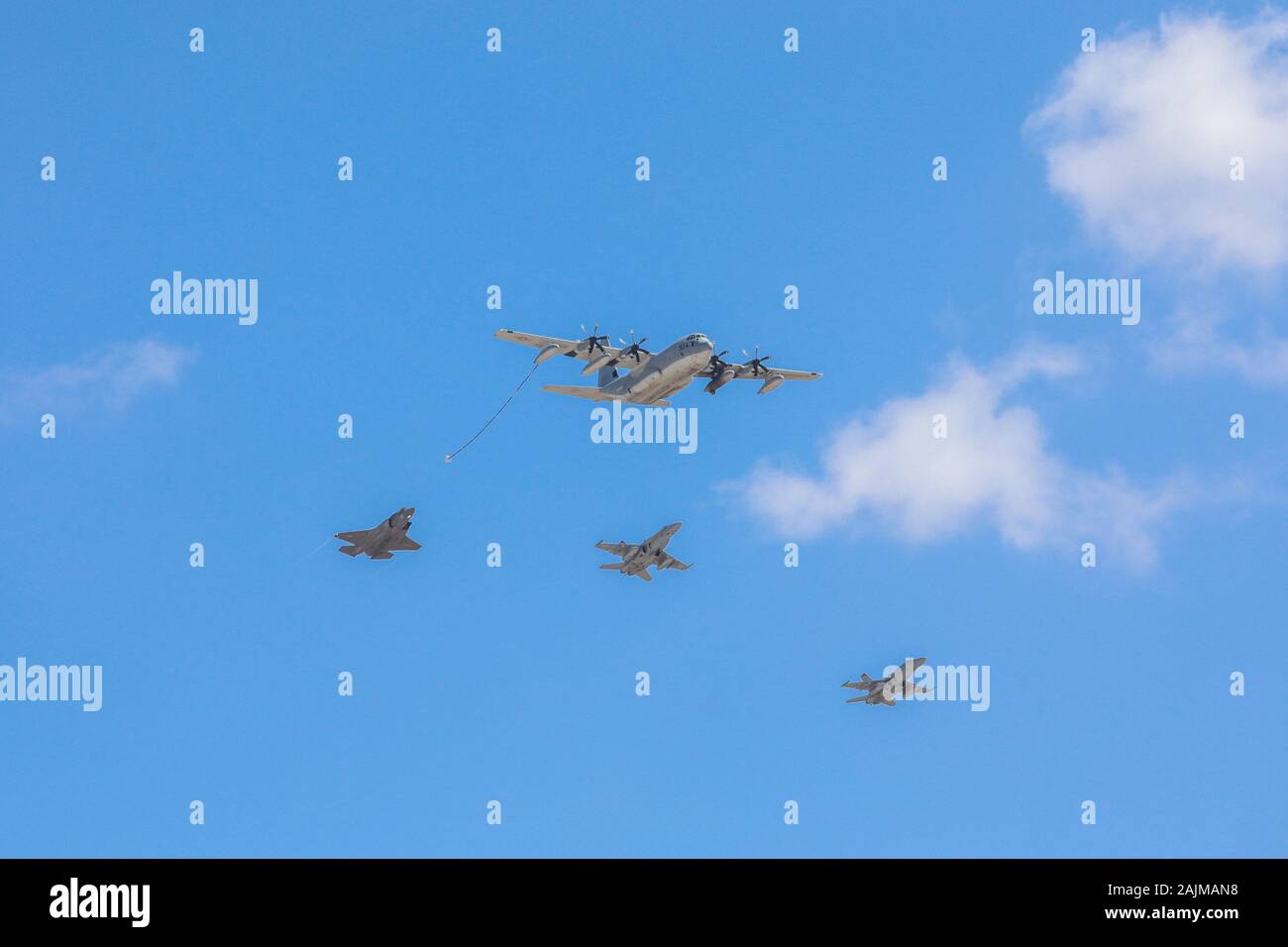 Aerial refueling tanker aircraft hi-res stock photography and images ...