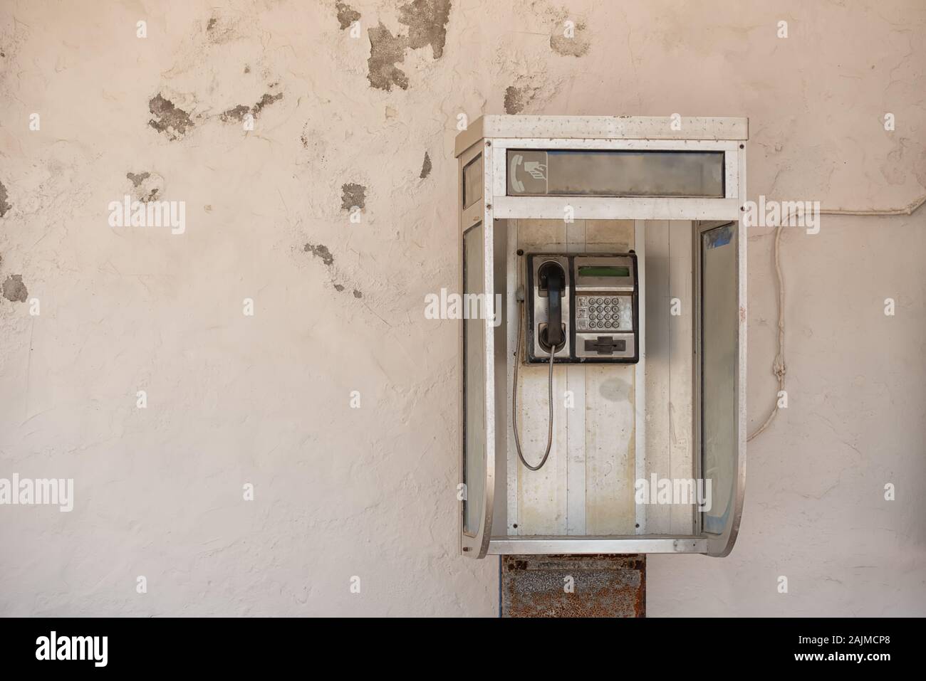 Using telephone booth hi-res stock photography and images - Alamy