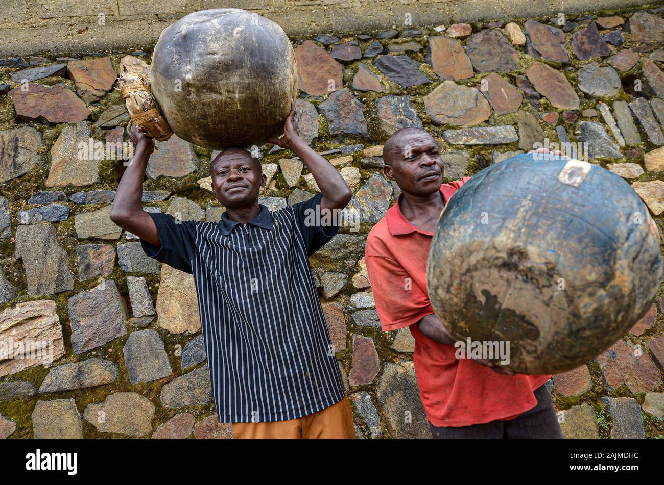 People street rwanda village hi-res stock photography and images - Alamy