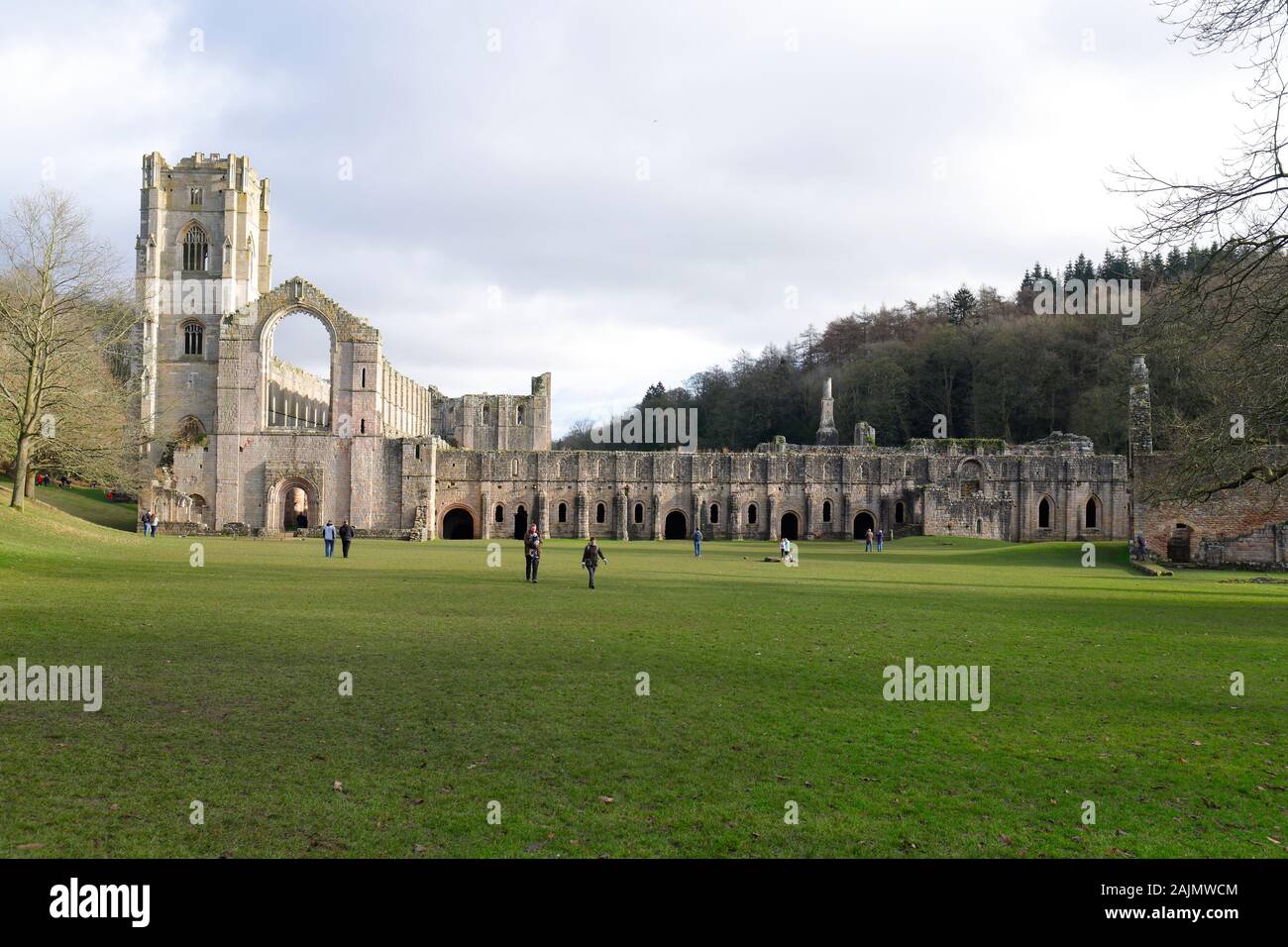 Fountains Abbey National Trust site in Ripon, North Yorkshire Stock Photo - Alamy