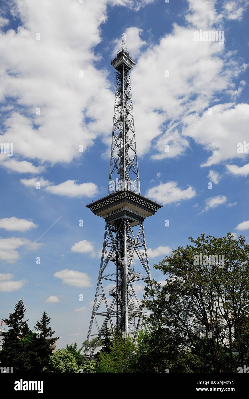 Signal radio tower architecture berliner funkturm hi-res stock photography and images - Alamy