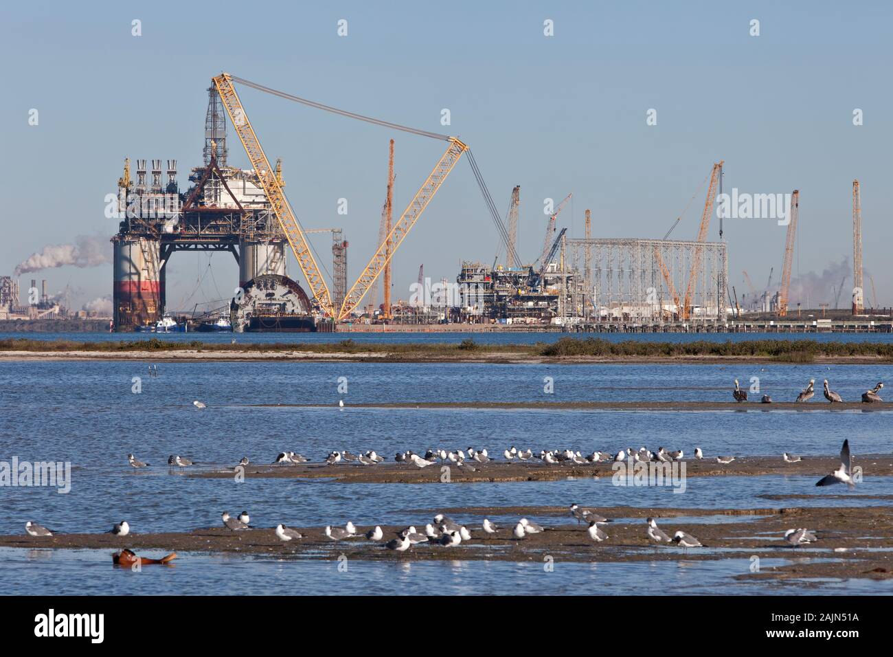 Offshore oil rig crane hi-res stock photography and images - Alamy
