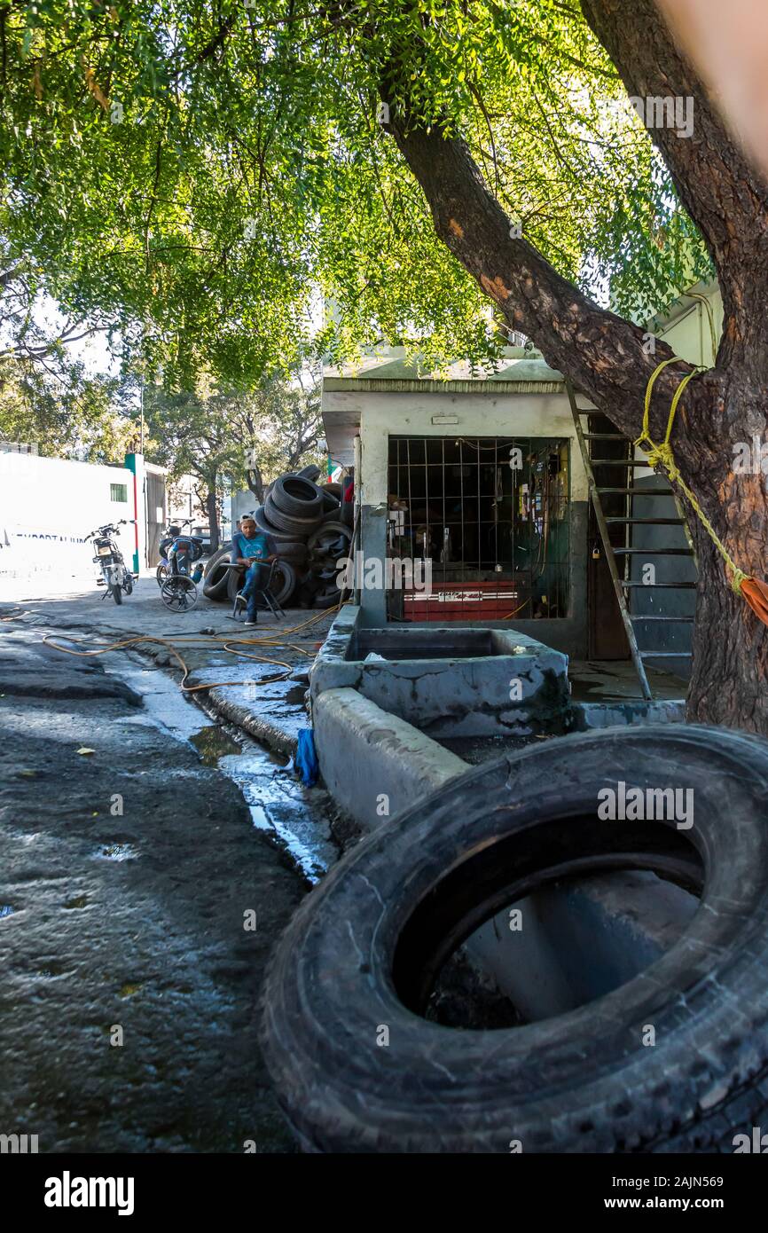 Small tire shop hi-res stock photography and images - Alamy