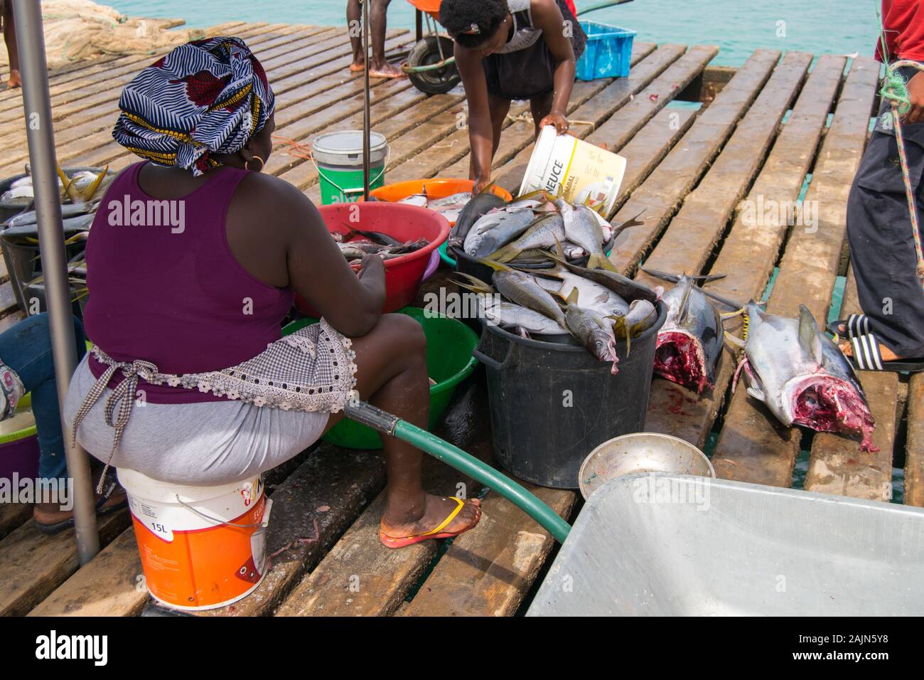 República de Cabo Verde, Cape Verde island woman sitting and selling ...