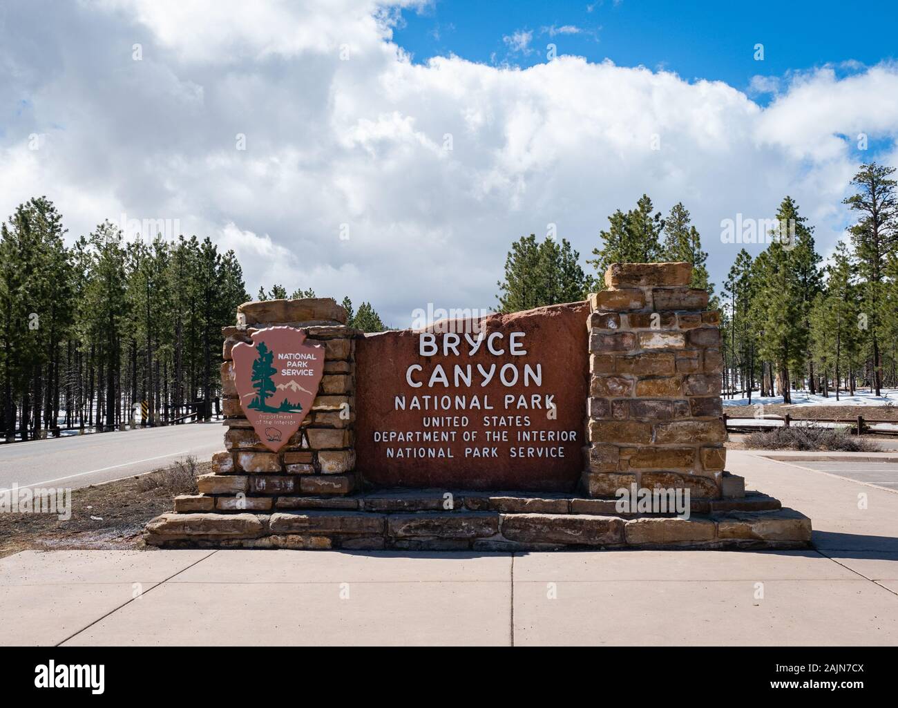 Entrance to bryce canyon national park hi-res stock photography and ...