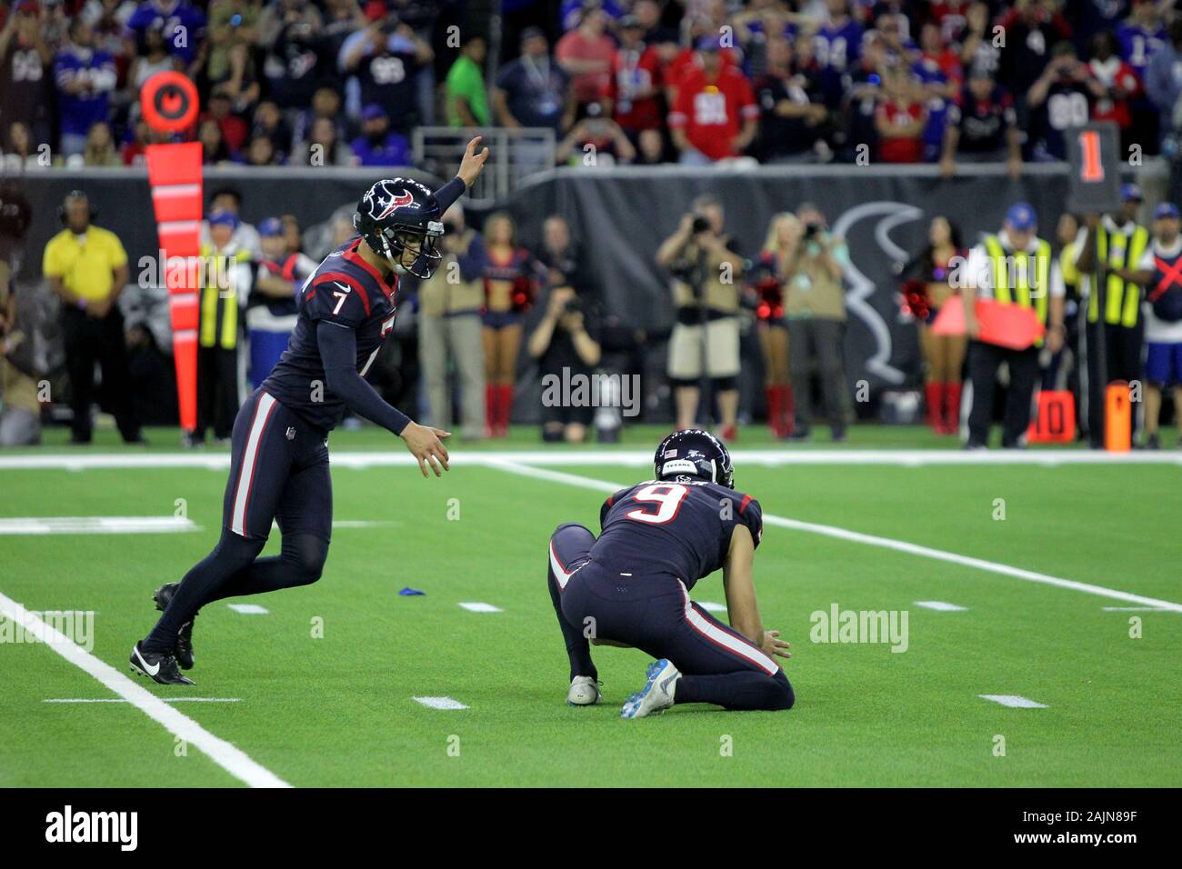 Nfl field goal kick 2020 hi-res stock photography and images - Alamy