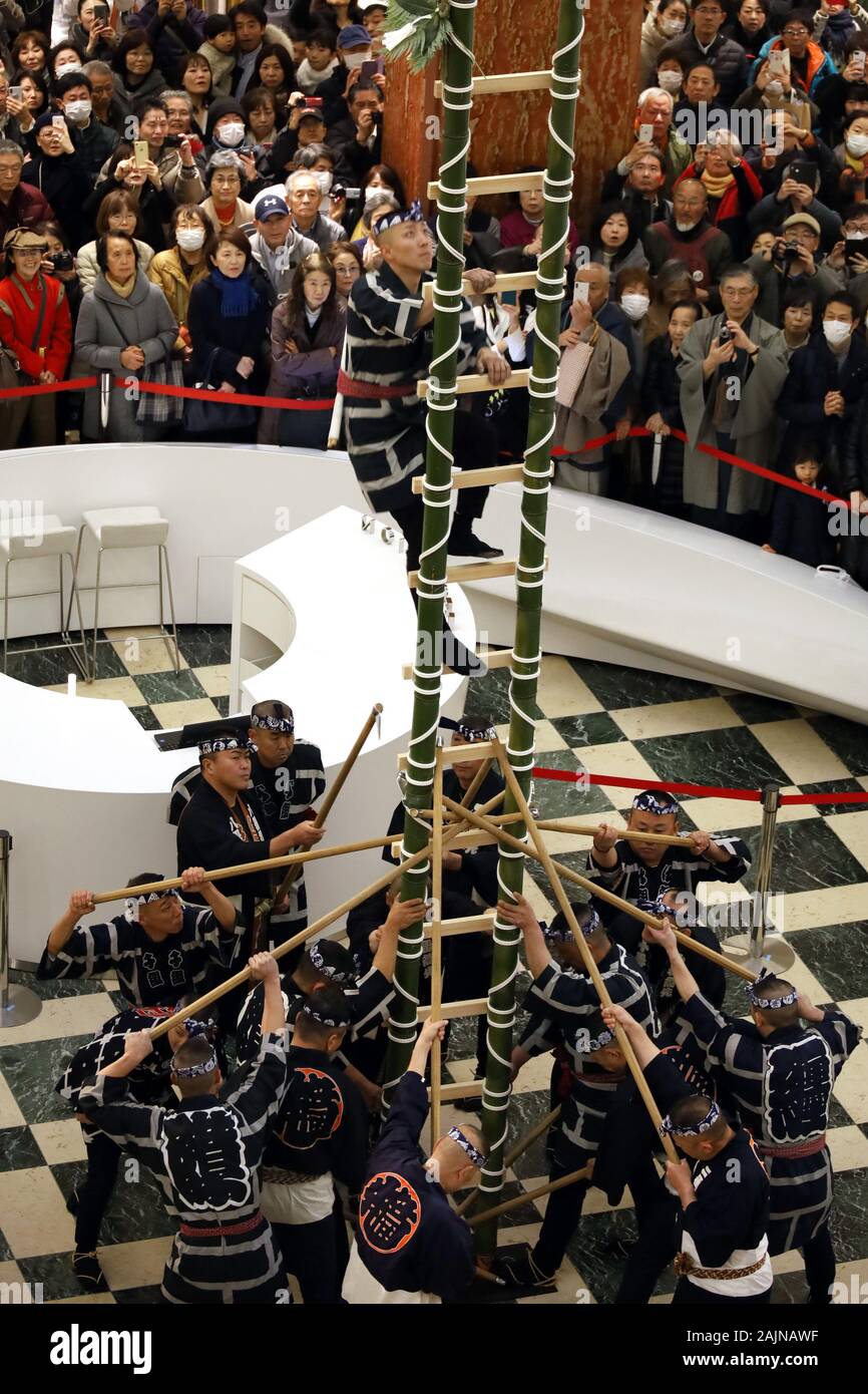 Tokyo, Japan. 4th Jan, 2020. Dressed in traditional Japanese fire ...
