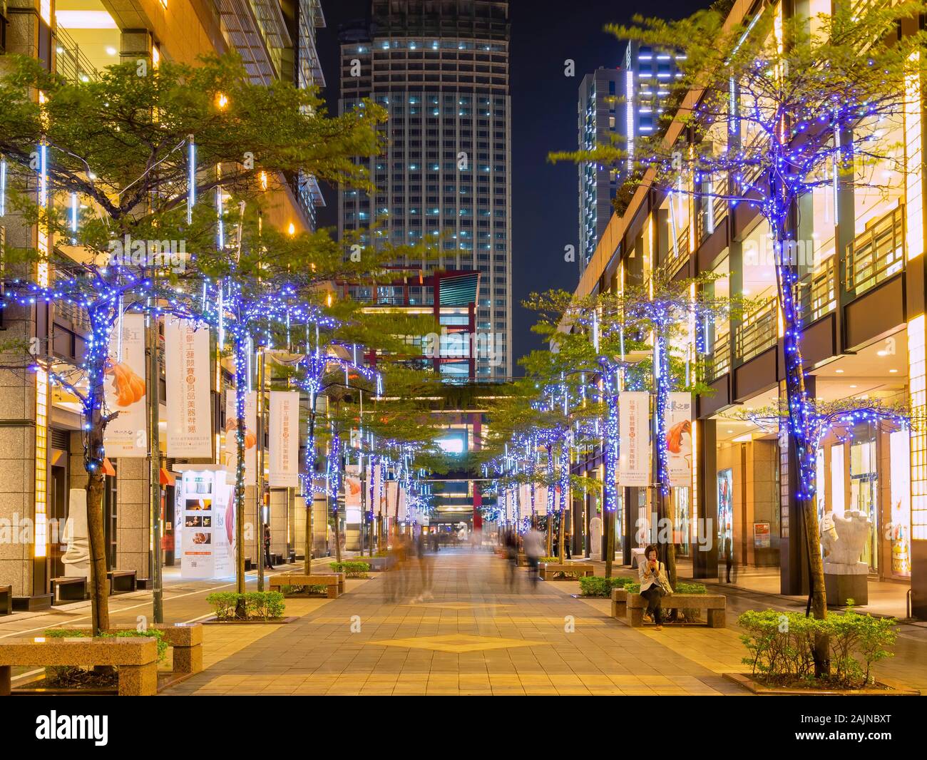 Taipei xinyi shopping district night view hi-res stock photography and ...
