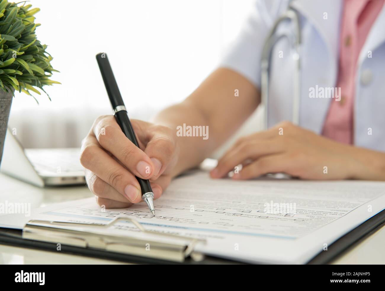 Patient data analysis hi-res stock photography and images - Alamy