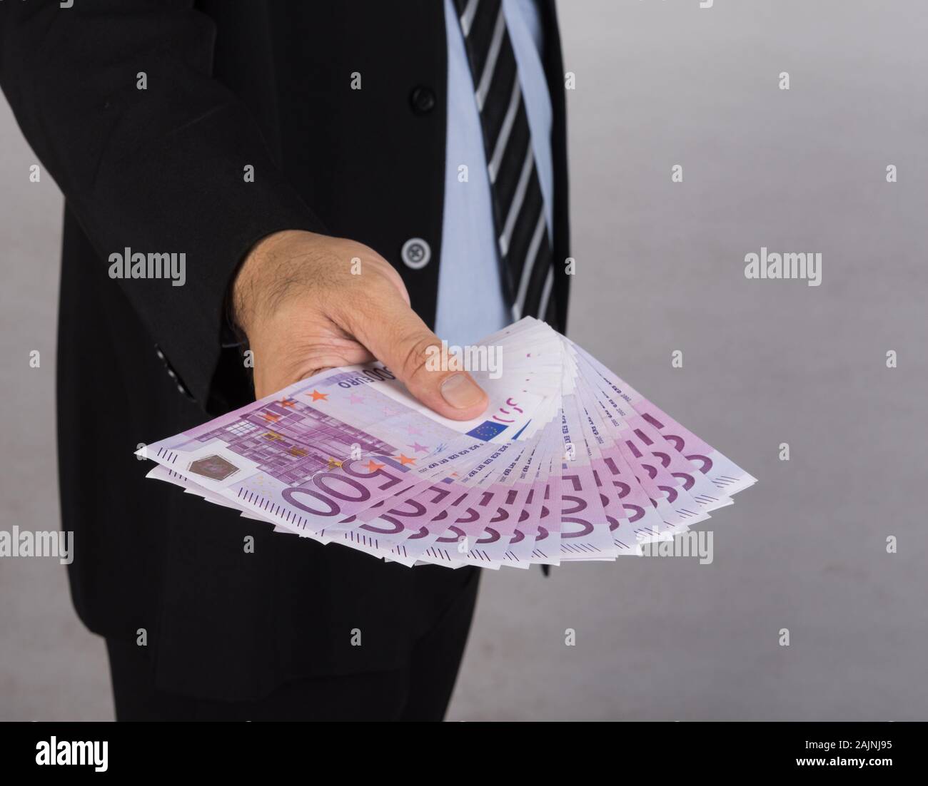 People giving money hi-res stock photography and images - Alamy
