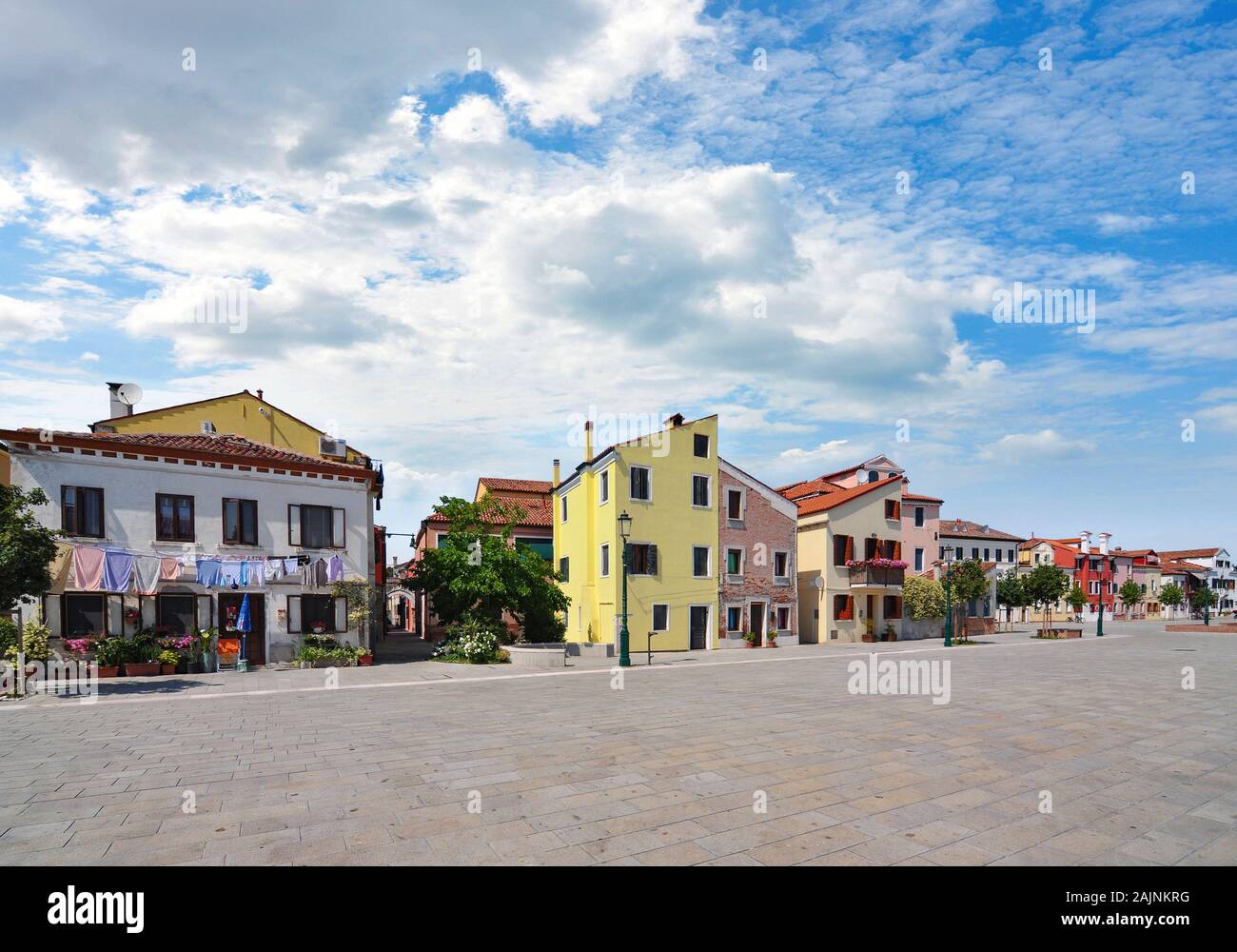 Row of houses in venice hi-res stock photography and images - Alamy
