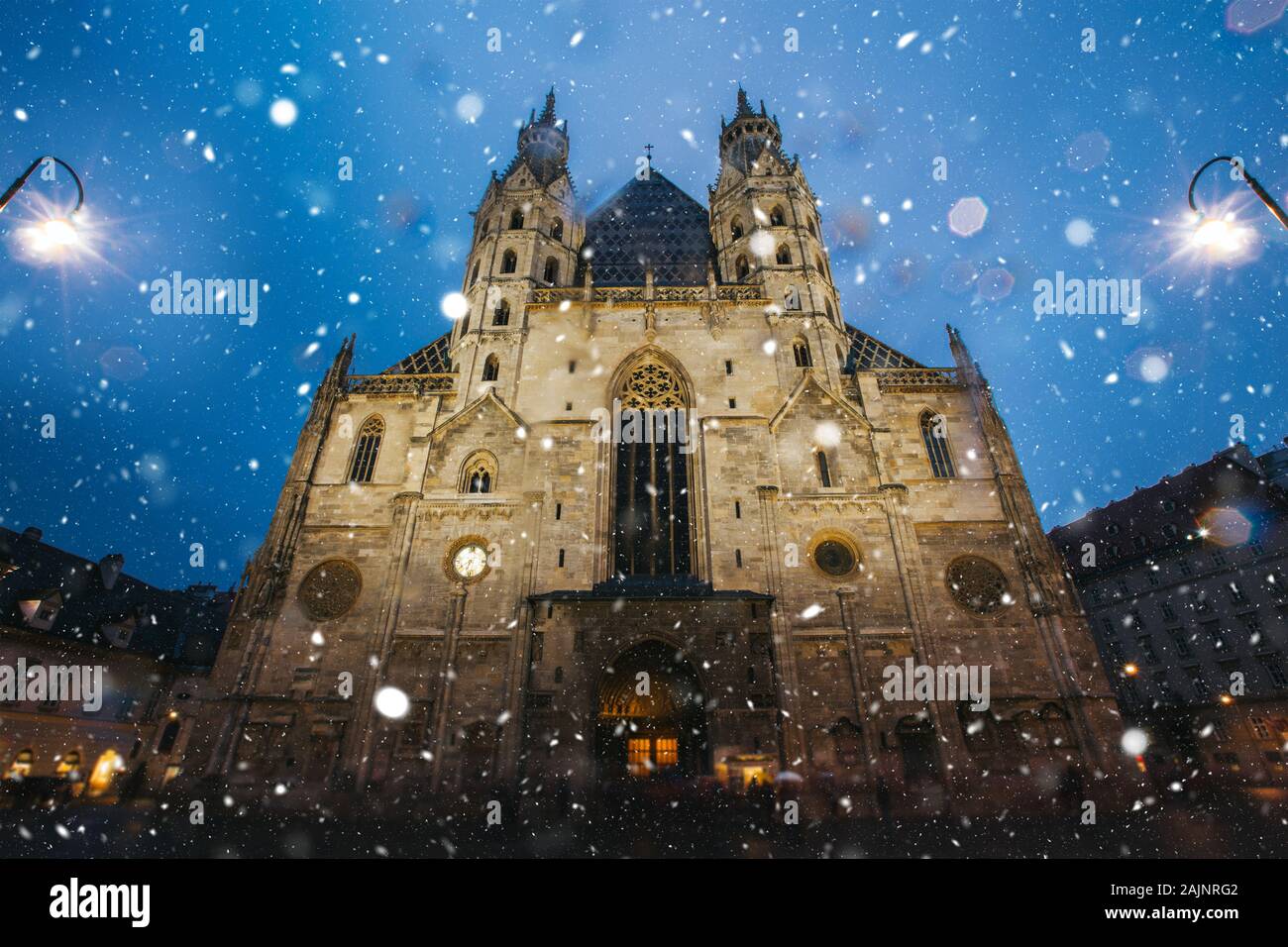 Vienna snow stephansdom hi-res stock photography and images - Alamy