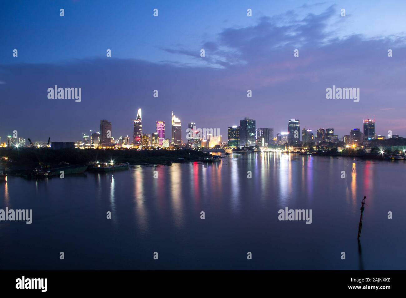 Shimmering street lights hi-res stock photography and images - Alamy