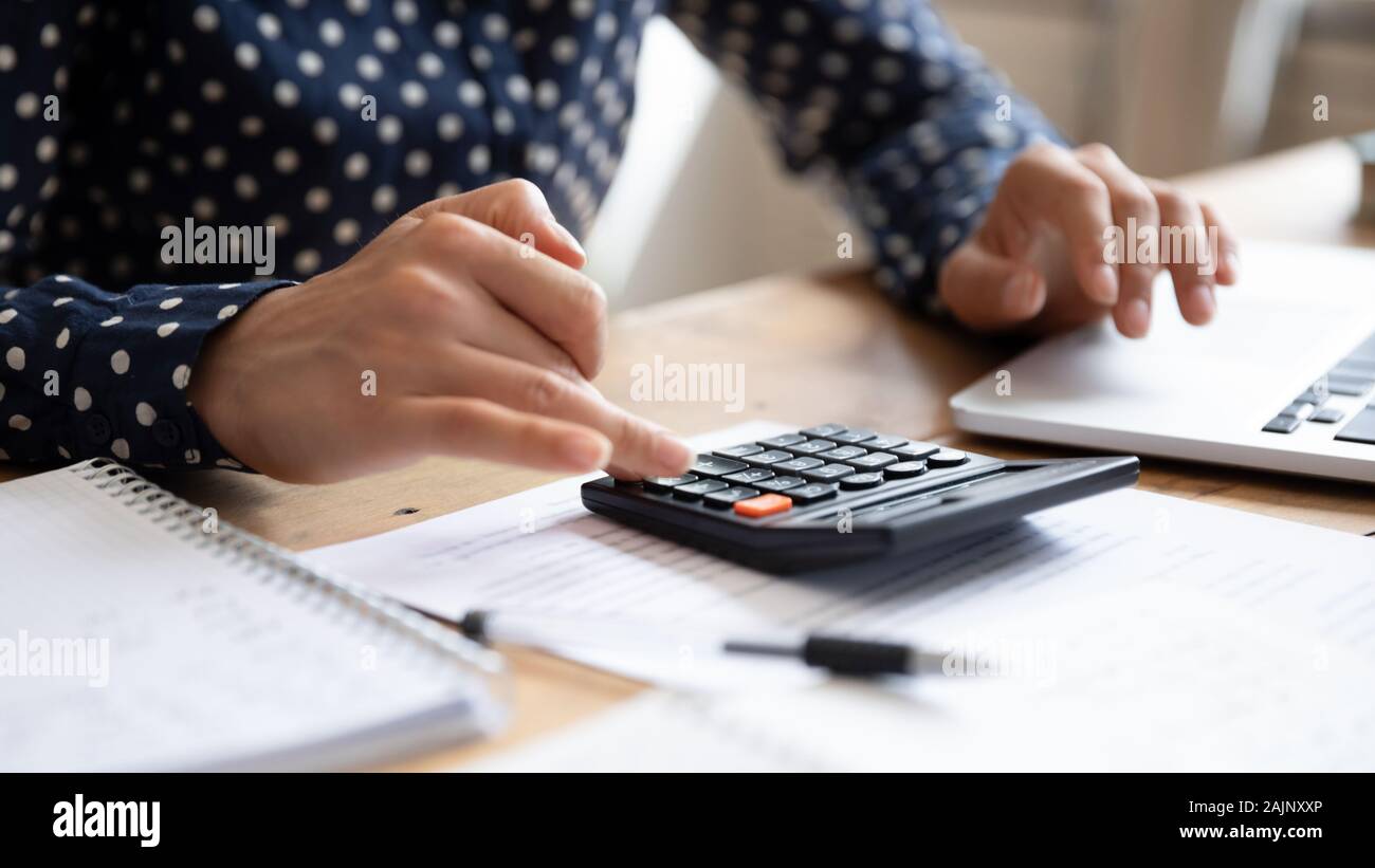 Calculate the workplace hi-res stock photography and images - Alamy
