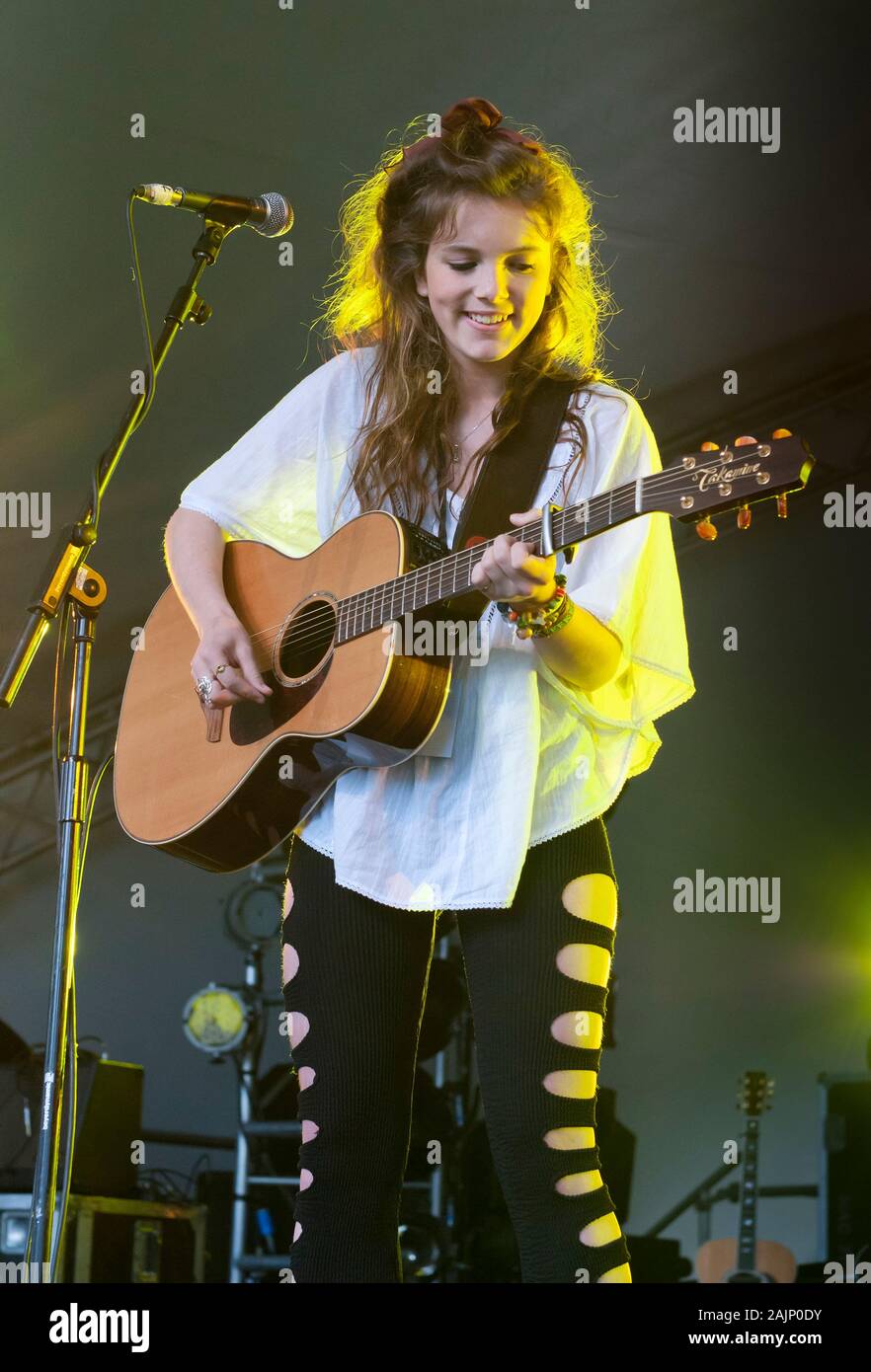 Issy ferris singer hi-res stock photography and images - Alamy