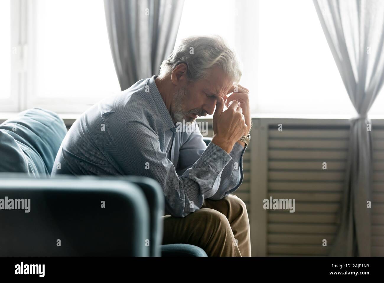 Hunched old man hi-res stock photography and images - Alamy