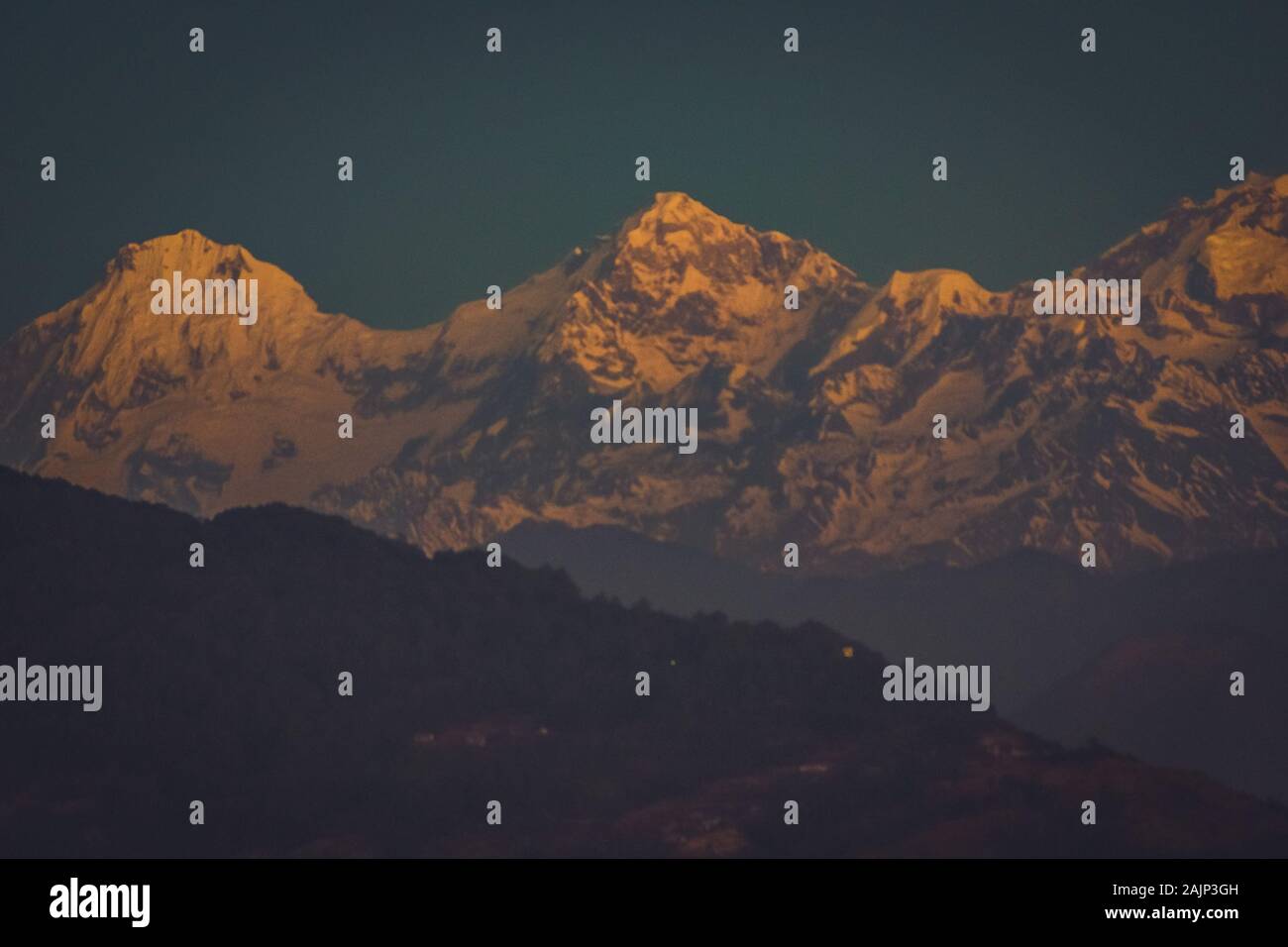 Sunrise over Himalayan mountain peaks in Nepal Stock Photo - Alamy