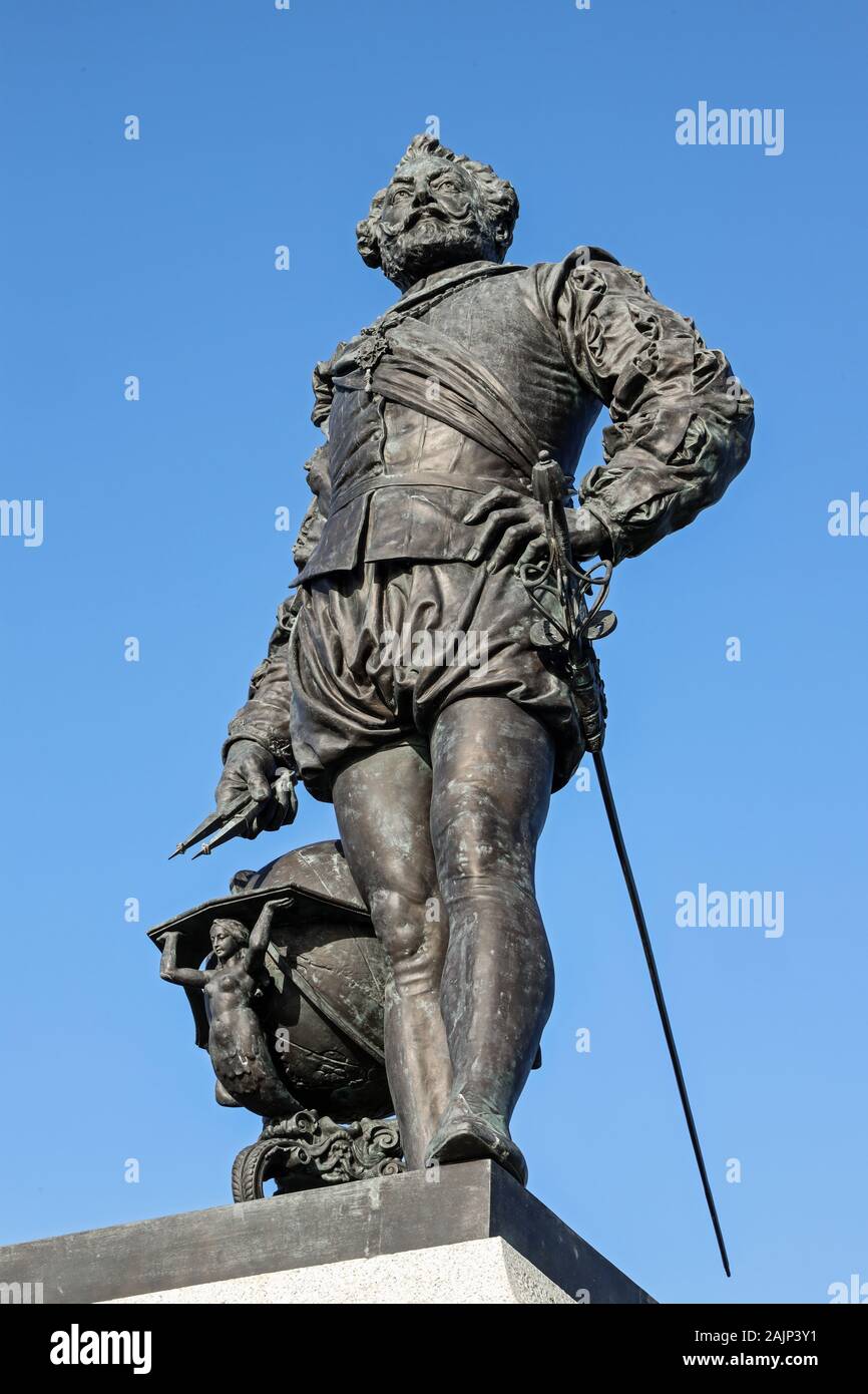 Sir Francis Drake bronze statue on Plymouth Hoe, unveiled in 1884 to ...