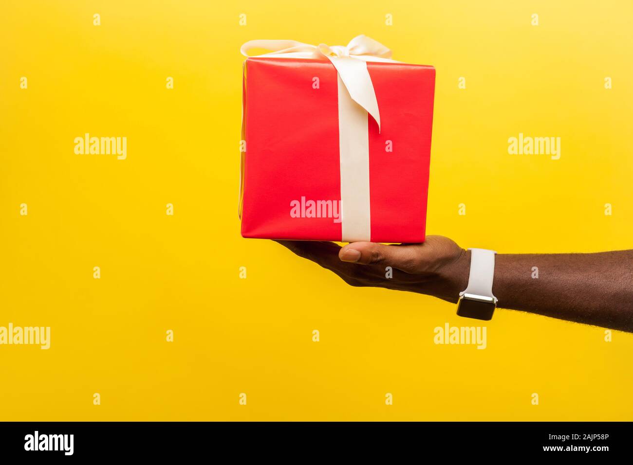 Handing out gift hi-res stock photography and images - Alamy