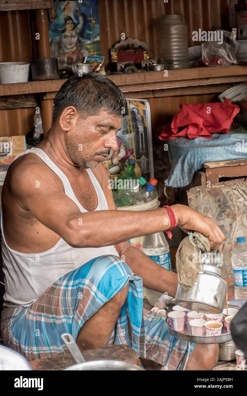 India roadside tea shop hi-res stock photography and images - Alamy