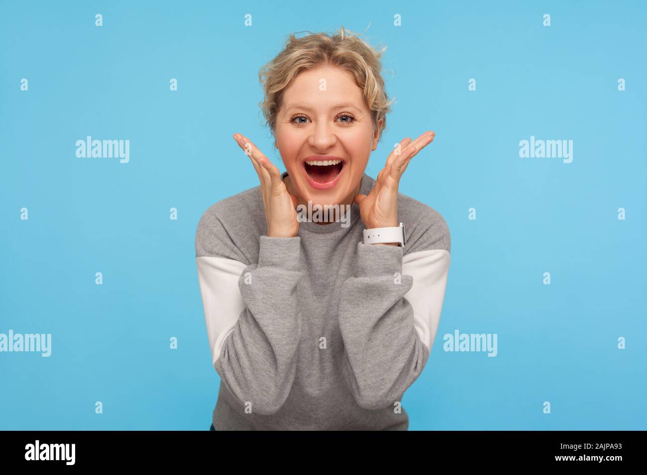 Looking startled hi-res stock photography and images - Alamy