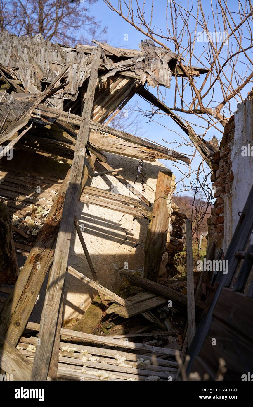 Ruined house with roof and walls collapsed Stock Photo - Alamy