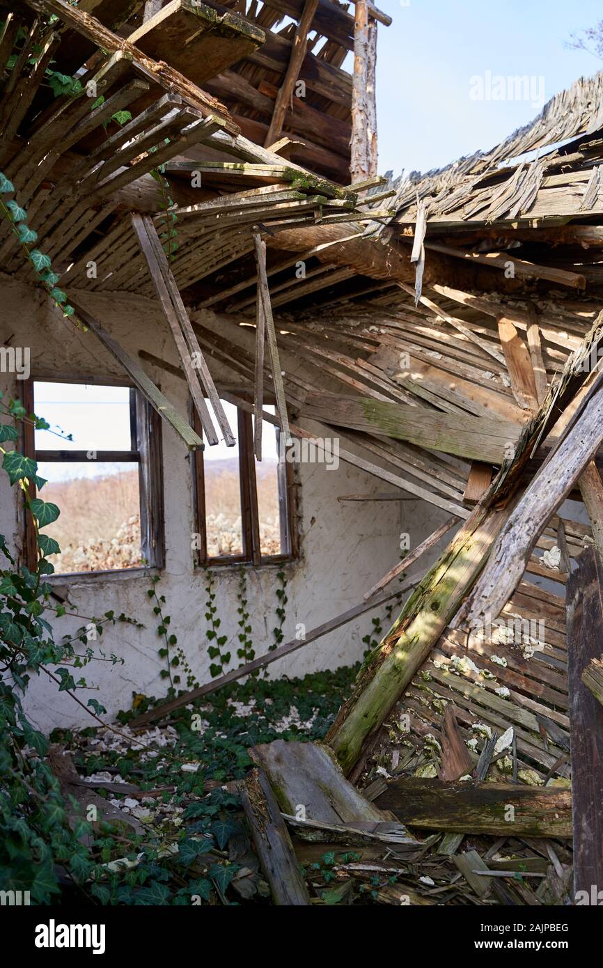 Ruined house with roof and walls collapsed Stock Photo - Alamy