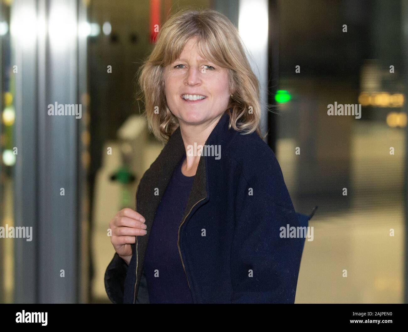 Presenter snd journalist hi-res stock photography and images - Alamy