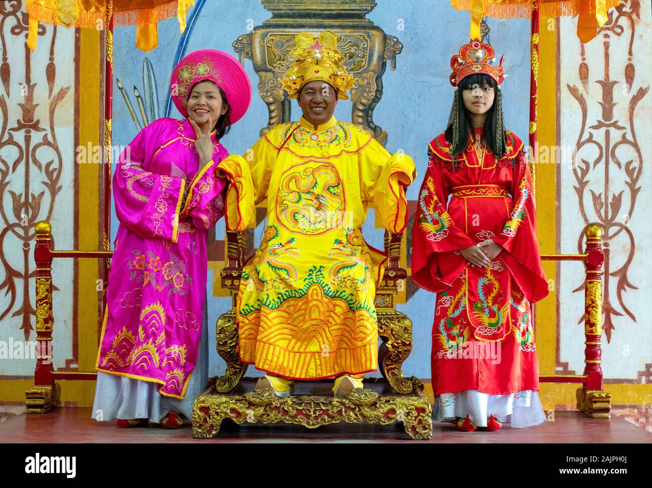 Chinese nationality hi-res stock photography and images - Alamy
