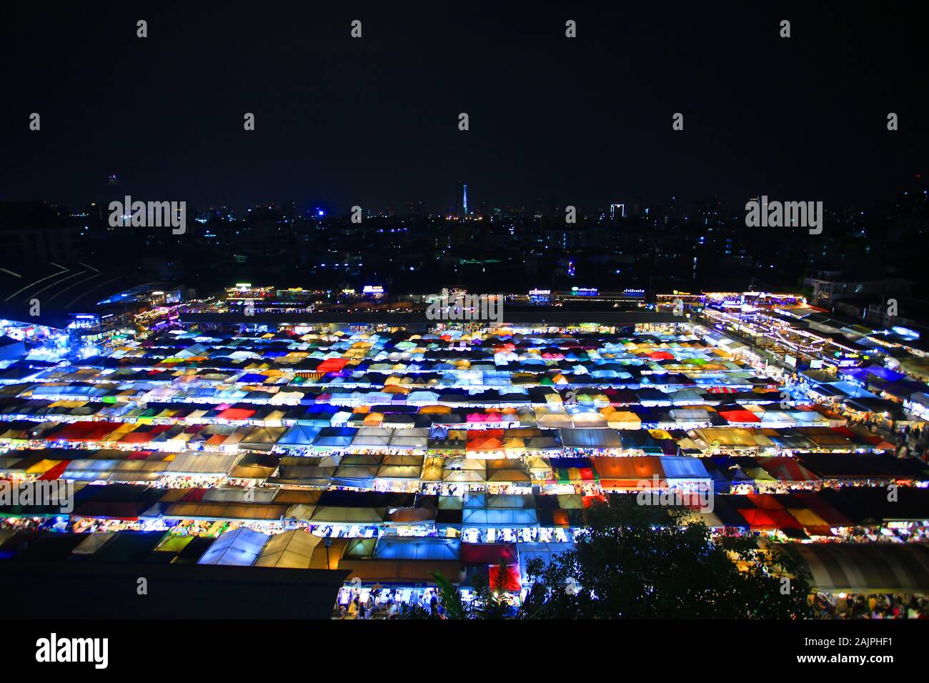 ratchada train market night market in bangkok at night Stock Photo - Alamy