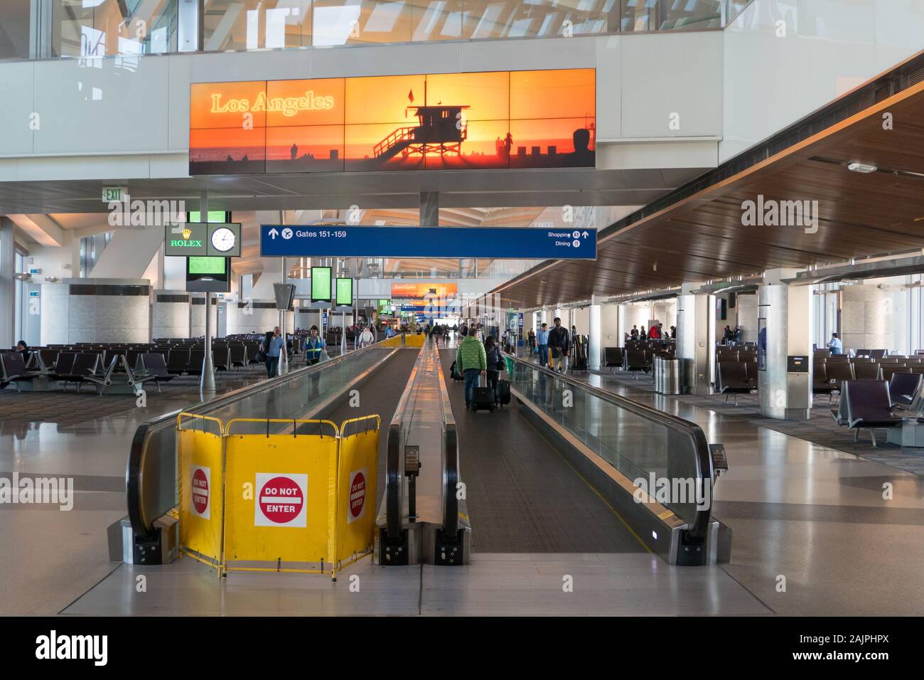 People mover sidewalk airport hi-res stock photography and images - Alamy
