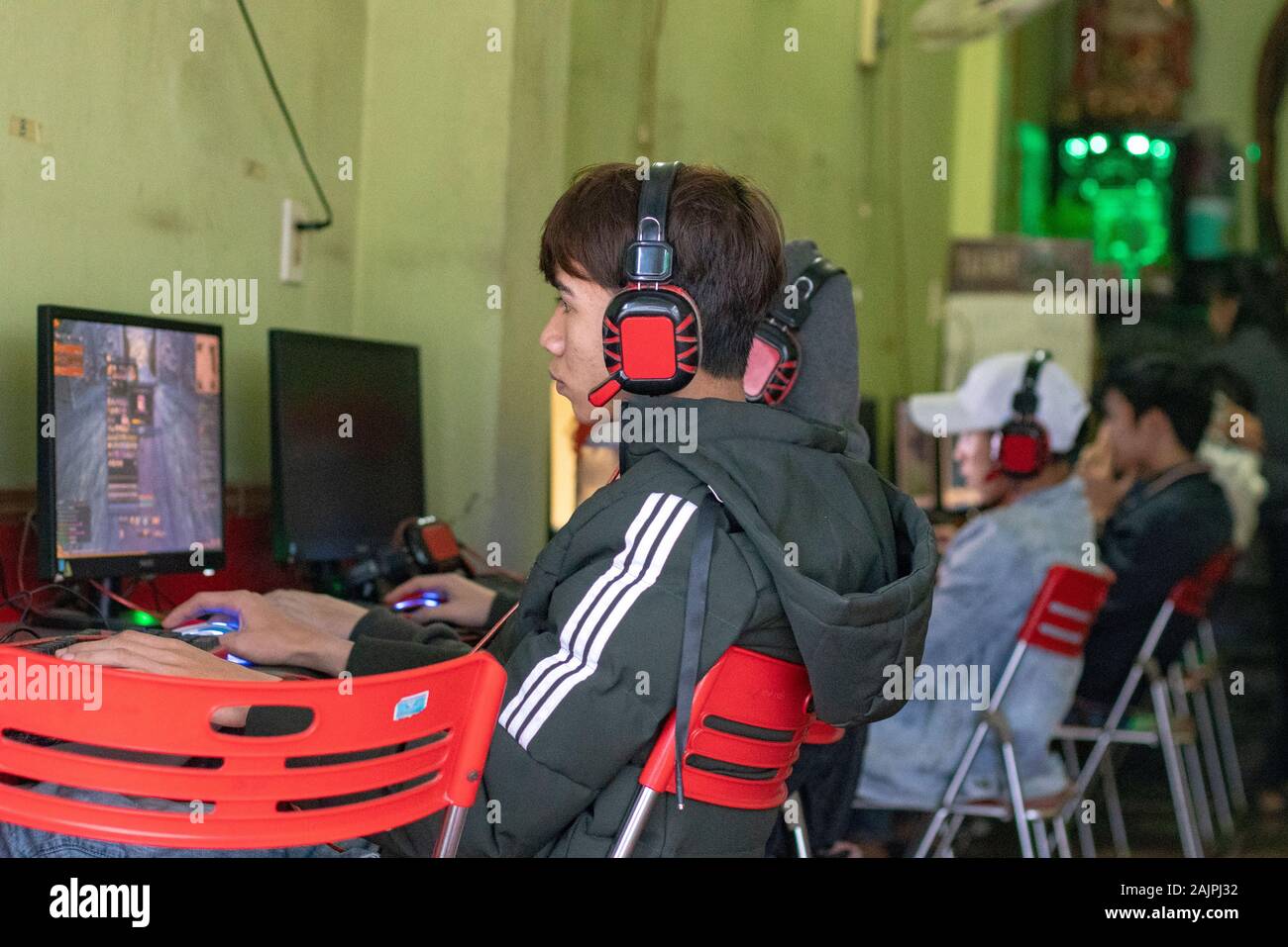 Asian teens hi-res stock photography and images - Alamy