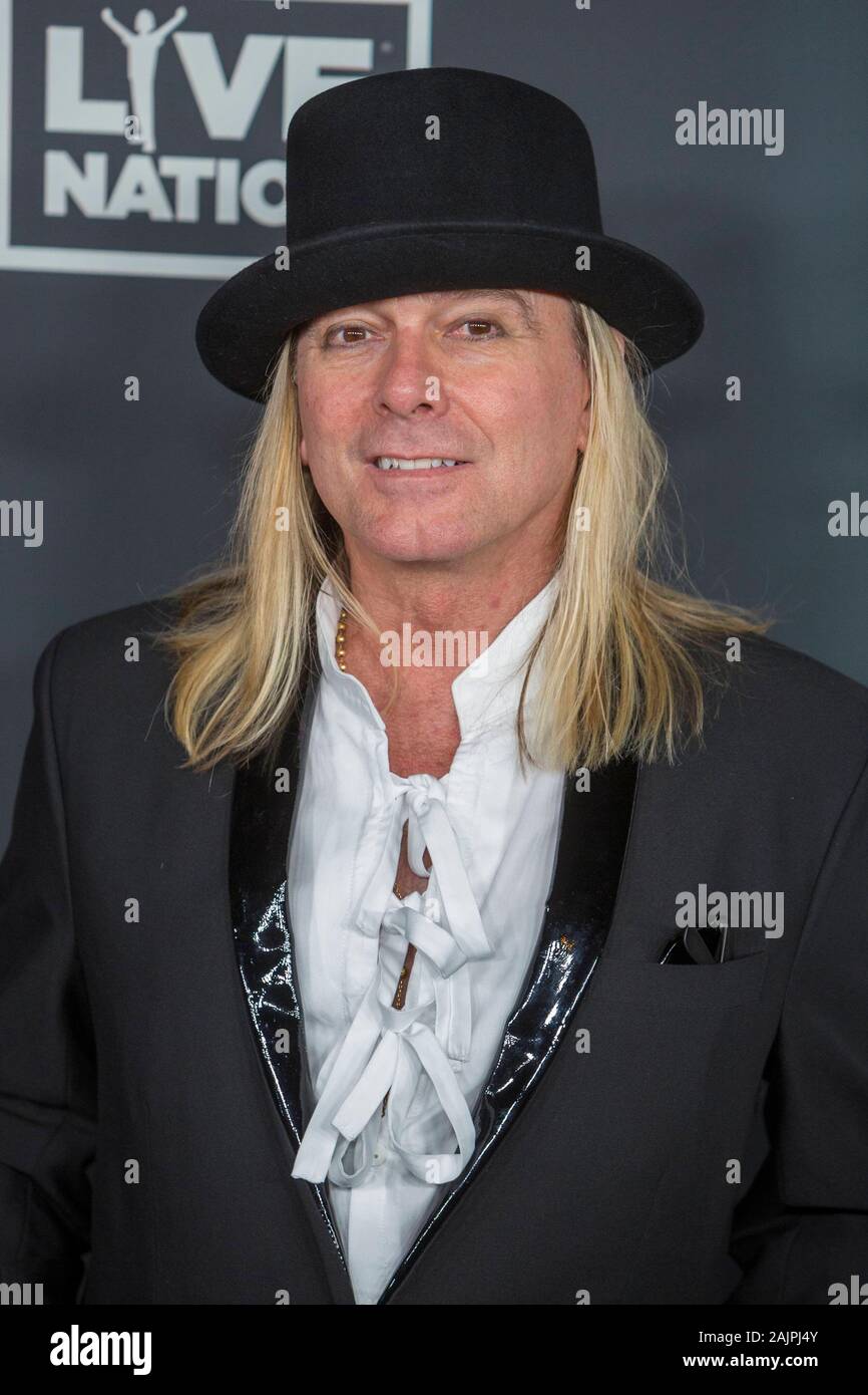Celebrities robin zander of cheap trick hi-res stock photography and ...