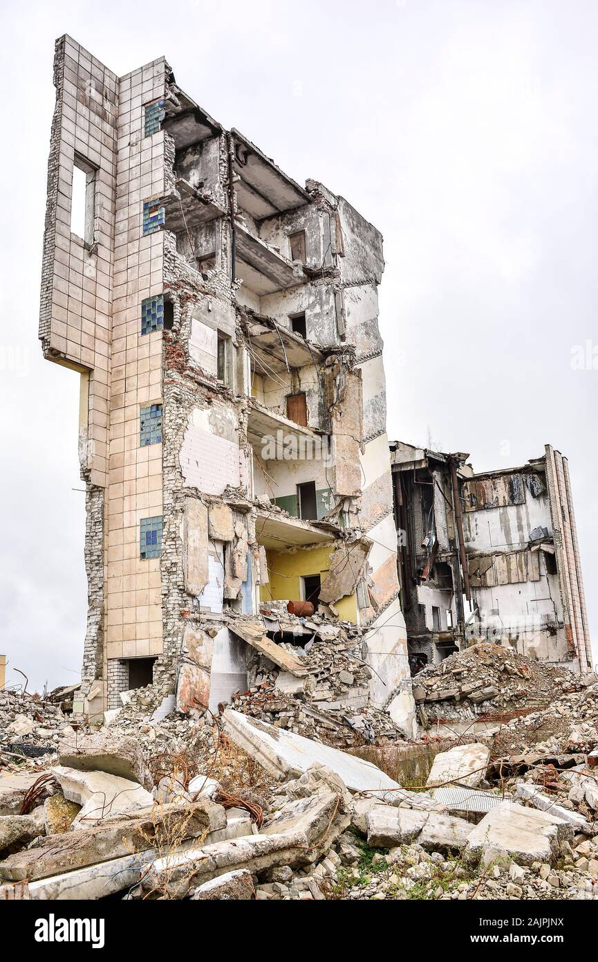 The remains of concrete walls of the building after the explosion Stock ...