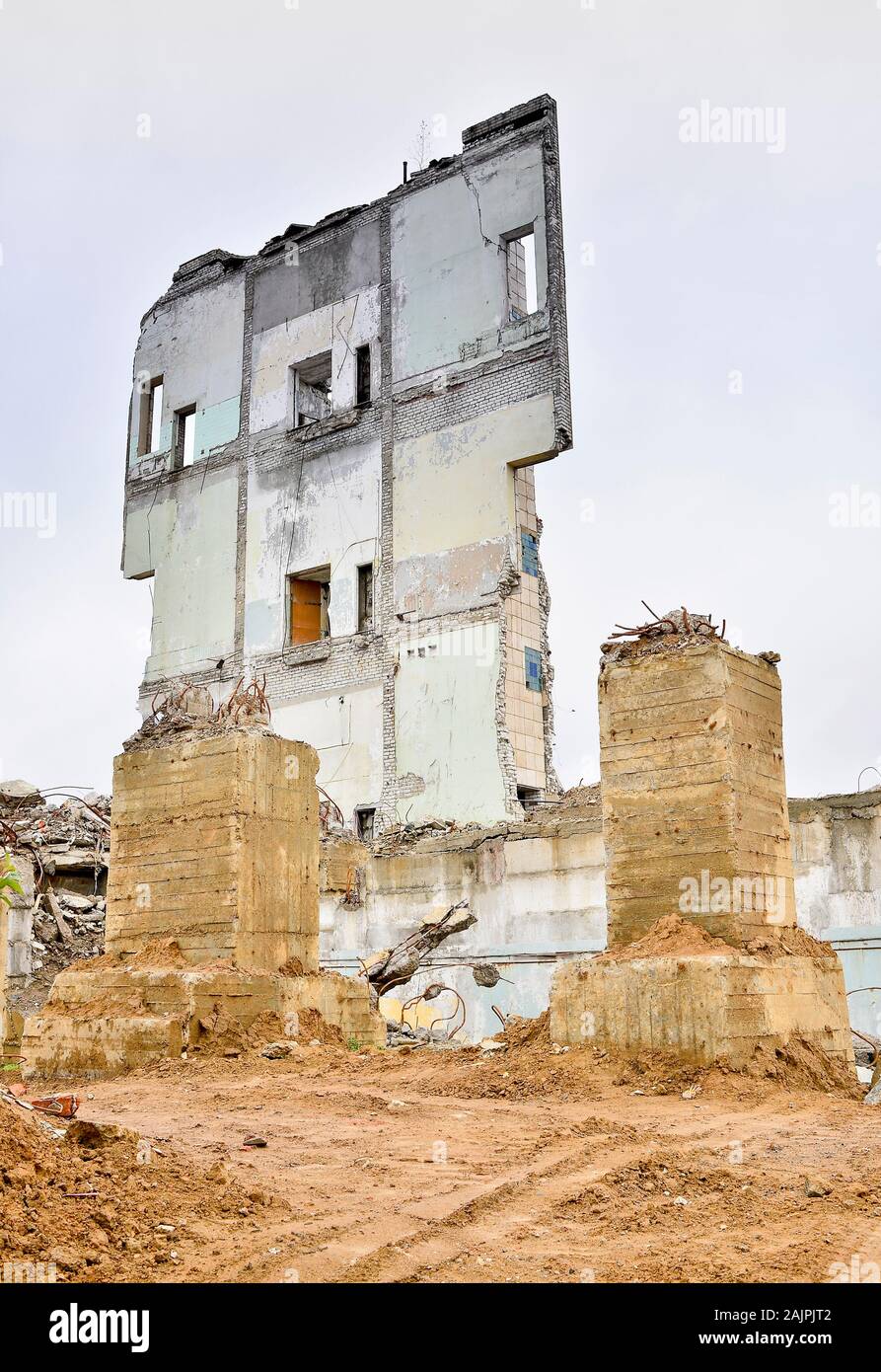 The remains of concrete walls of the building after the explosion Stock ...