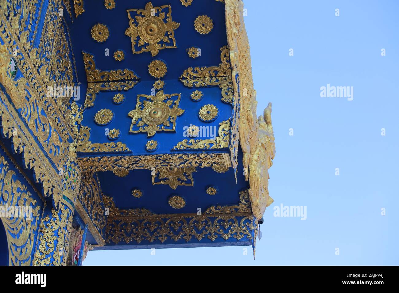 Wat Rong Seur Ten (Blue Temple Stock Photo - Alamy