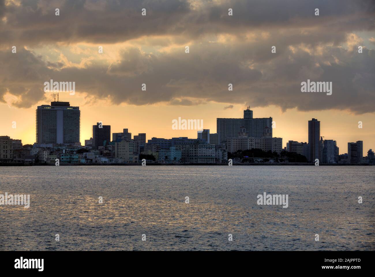 Havana skyline hi-res stock photography and images - Alamy