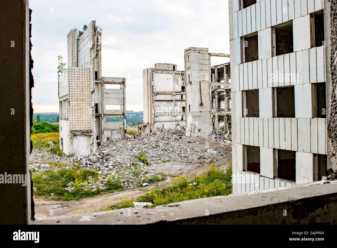 Demolition, disposal of a large industrial plant Stock Photo - Alamy