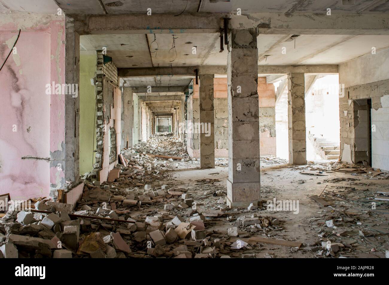 Demolition, disposal of a large industrial plant Stock Photo - Alamy