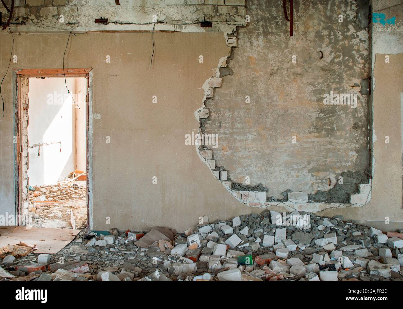 Demolition, disposal of a large industrial plant Stock Photo - Alamy