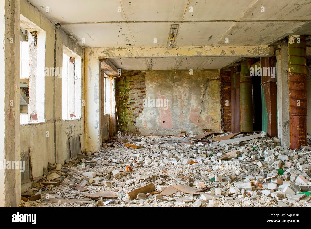 Demolition, disposal of a large industrial plant Stock Photo - Alamy