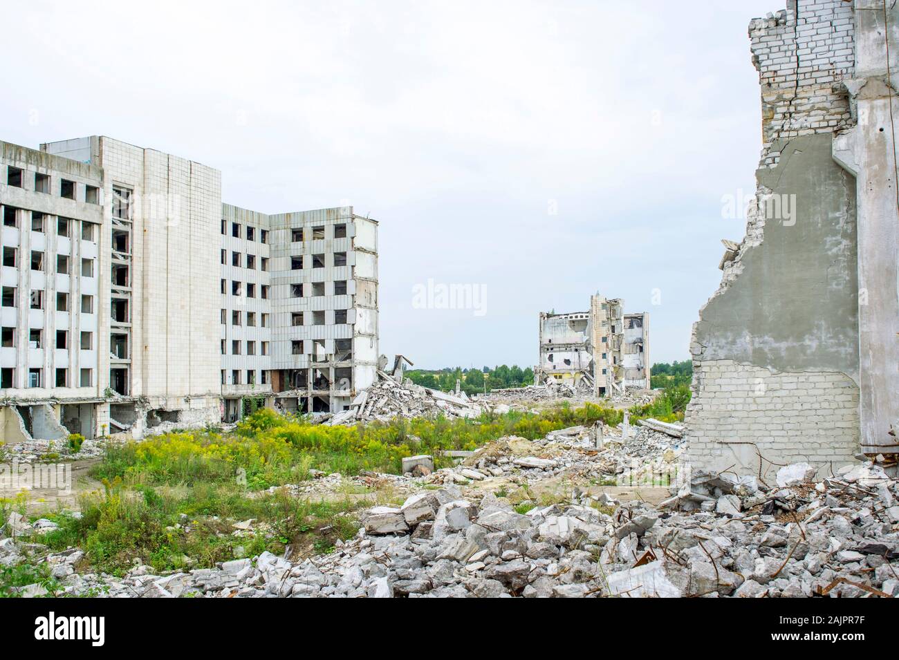 Demolition, disposal of a large industrial plant Stock Photo - Alamy