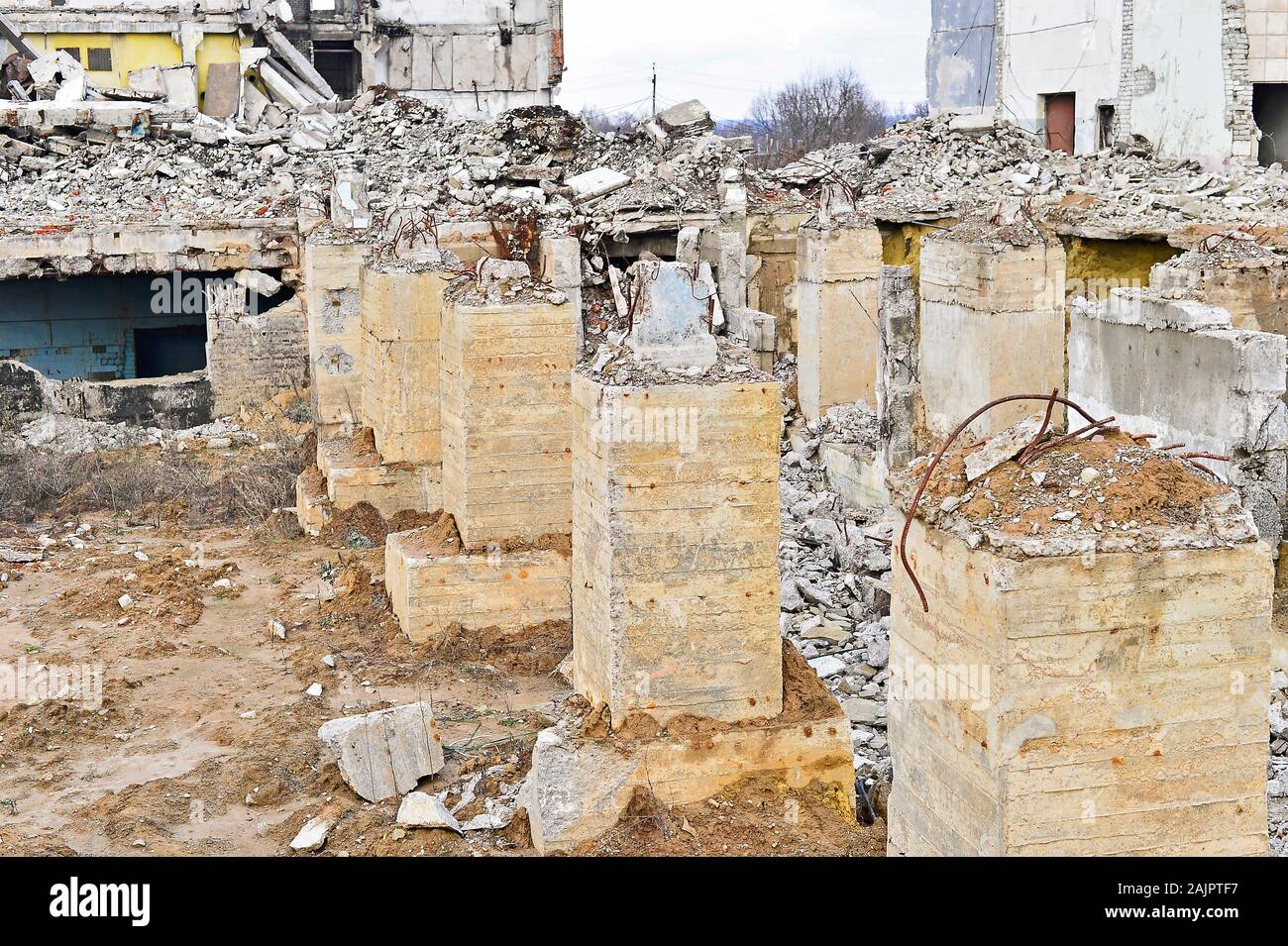 Rebar protruding from concrete hi-res stock photography and images - Alamy