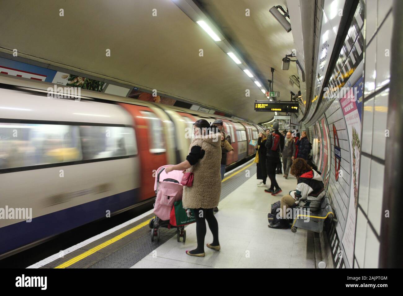 leicester square northern line tube london with passengers awaiting ...