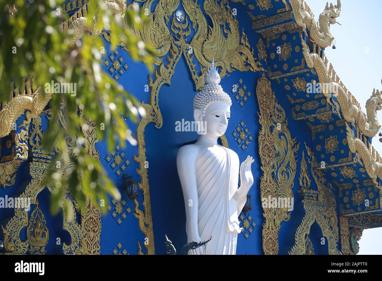 Wat Rong Seur Ten (Blue Temple Stock Photo - Alamy