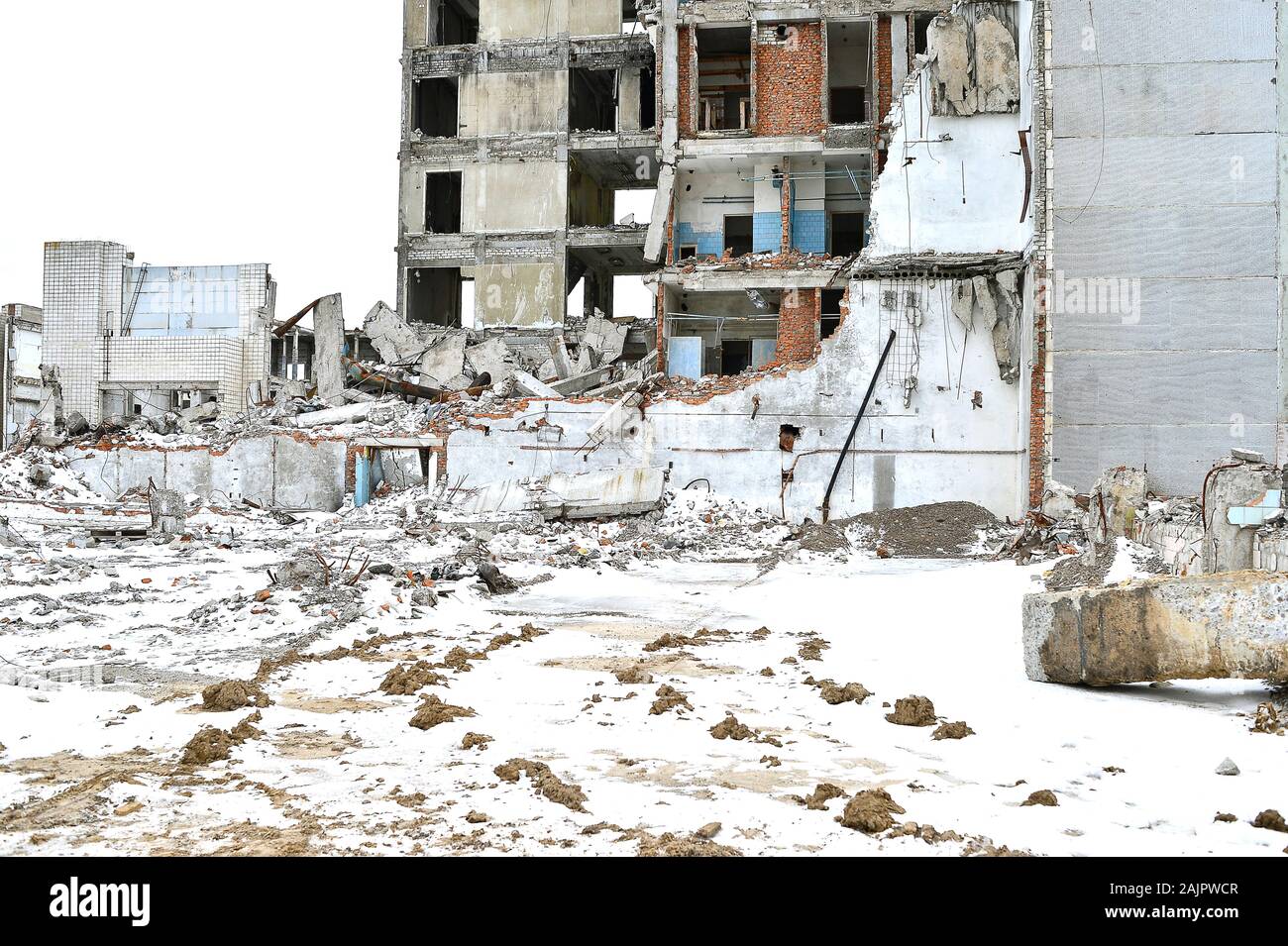 Demolition, disposal of a large industrial plant Stock Photo - Alamy